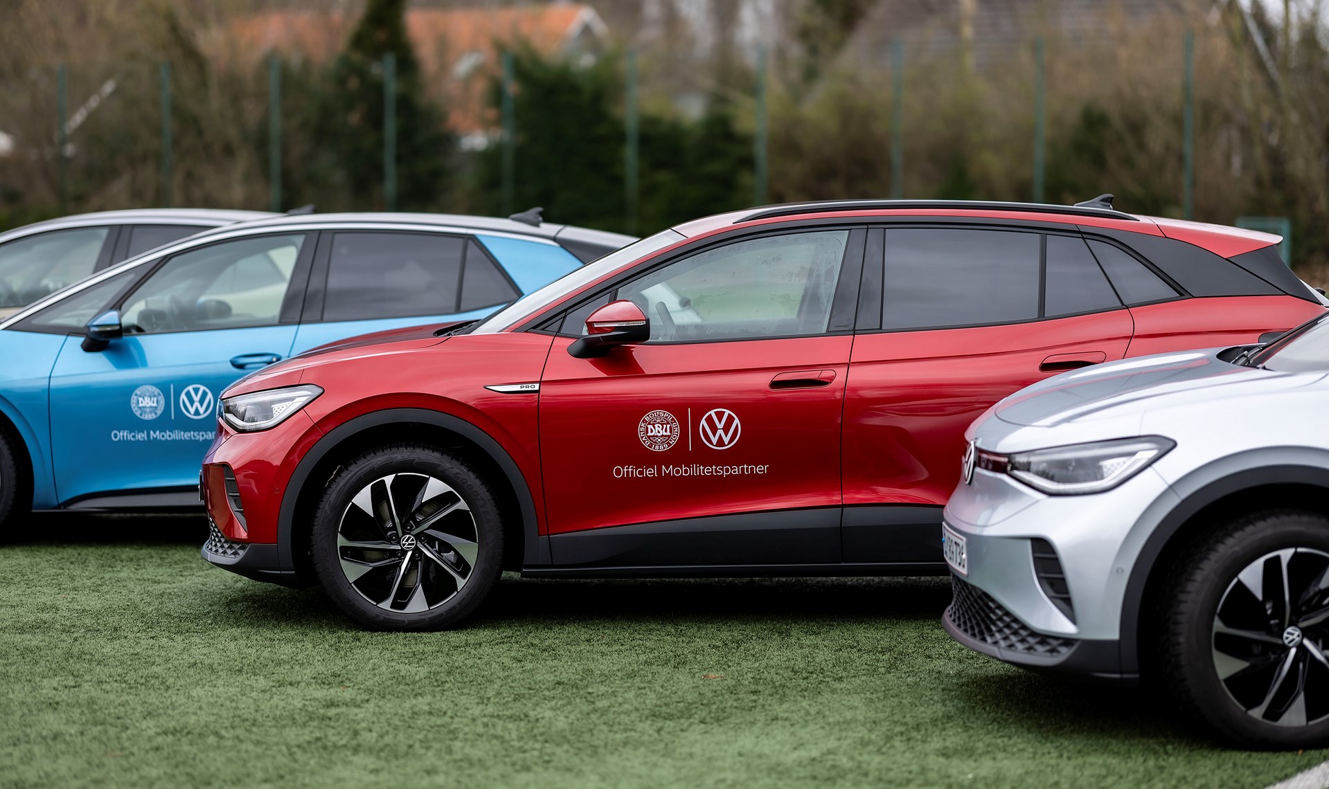 Volkswagen og DBU kører i elbiler for dansk fodbold