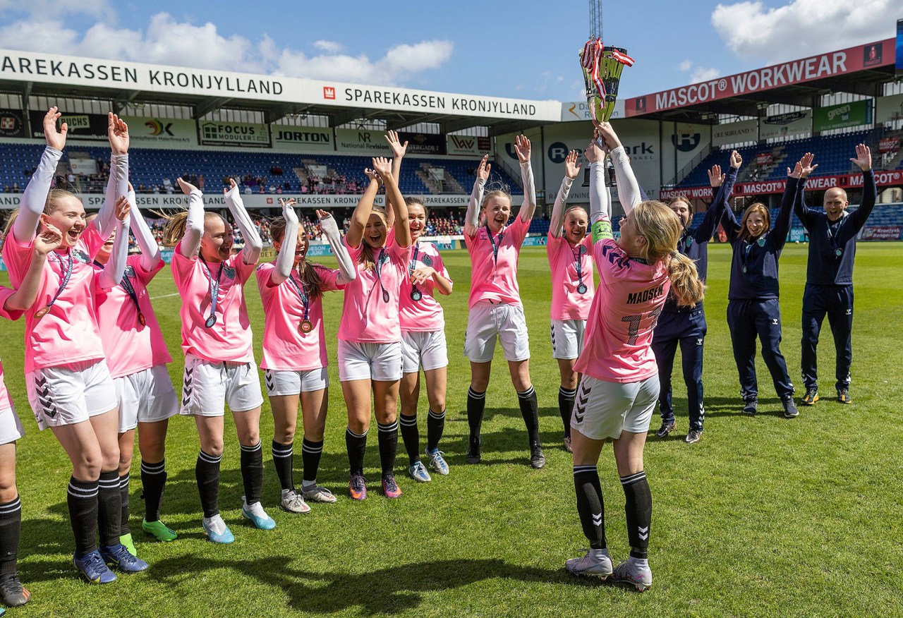 Brændkjærskolen og Johannesskolen tog Ultra pokalerne hjem